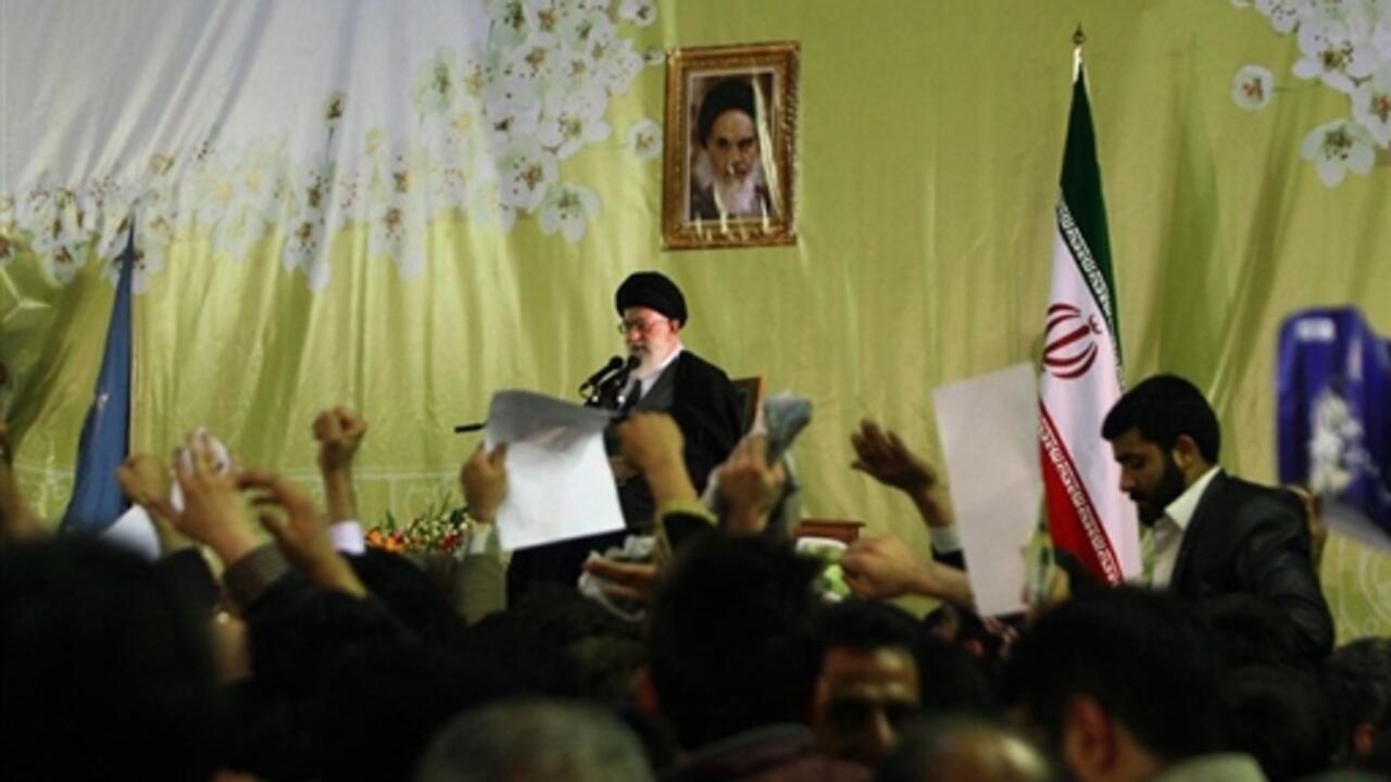 Khamenei accuse Obama de «comploter» malgré son offre de dialogue