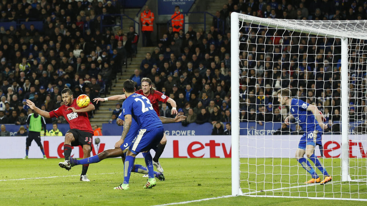 Leicester City still lead as rivals flounder