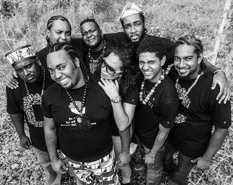 Aux Vieilles Charrues, le maloya endiablé des Réunionnais de Lindigo