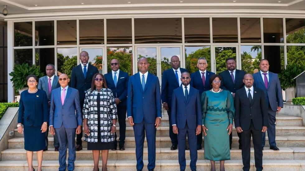 Moçambique : Daniel Chapo empossa 12 ministros e a nova Primeira ministra