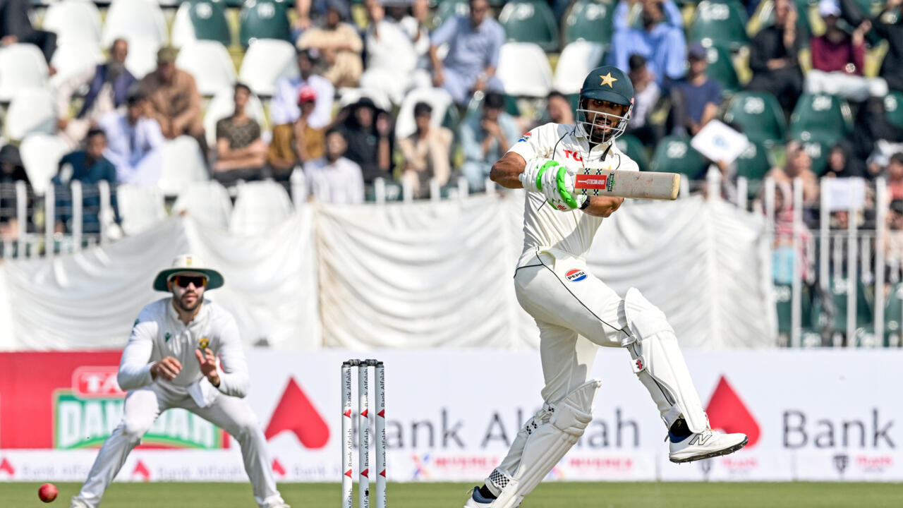Pakistan punish sloppy South Africa to reach 259-5 in second Test
