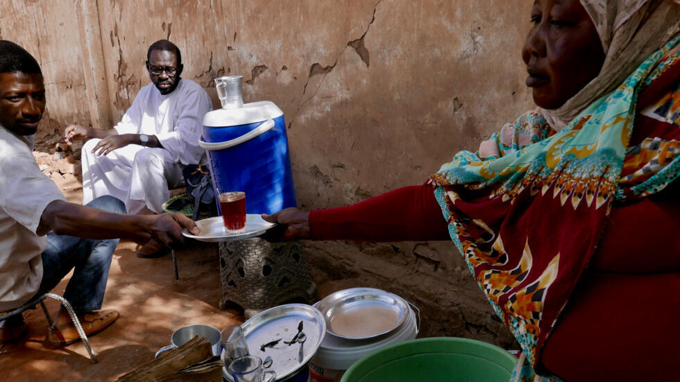 Soudan: un thé chez Tante Raouda [Série 4/4] - Reportage Afrique