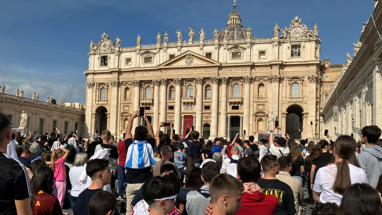 Décès du pape François: recueillement à Rome et hommages au «pape des ...