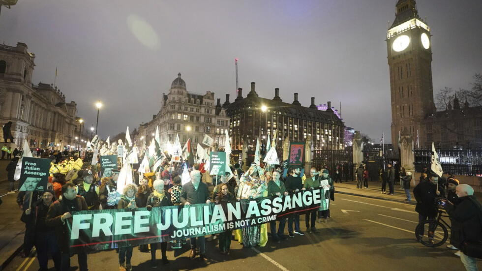 Royaume-Uni: les soutiens de Julian Assange manifestent pour tenter d ...