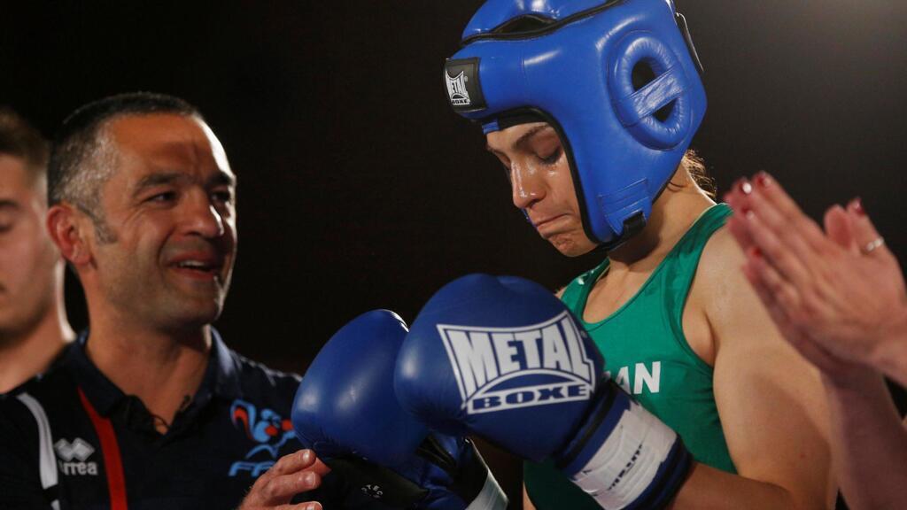 La boxeuse iranienne Sadaf Khadem et son entraîneur annulent leur ...