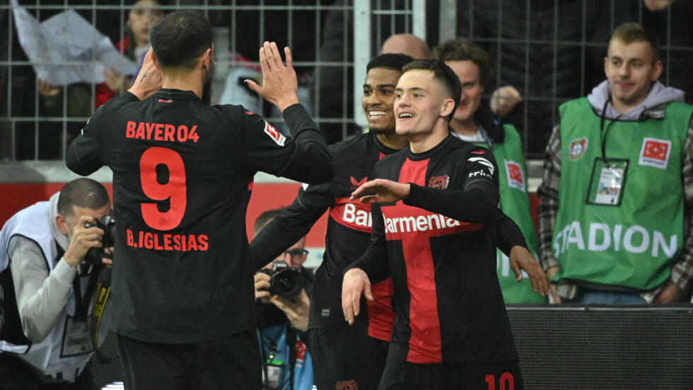 Bayer Leverkusen resiste la presión y sigue diez puntos sobre el Bayern