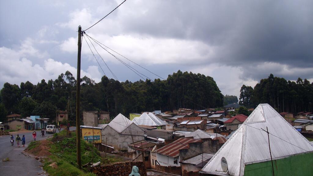 Est de la RDC: des réfugiés traversent la frontière rwandaise à ...