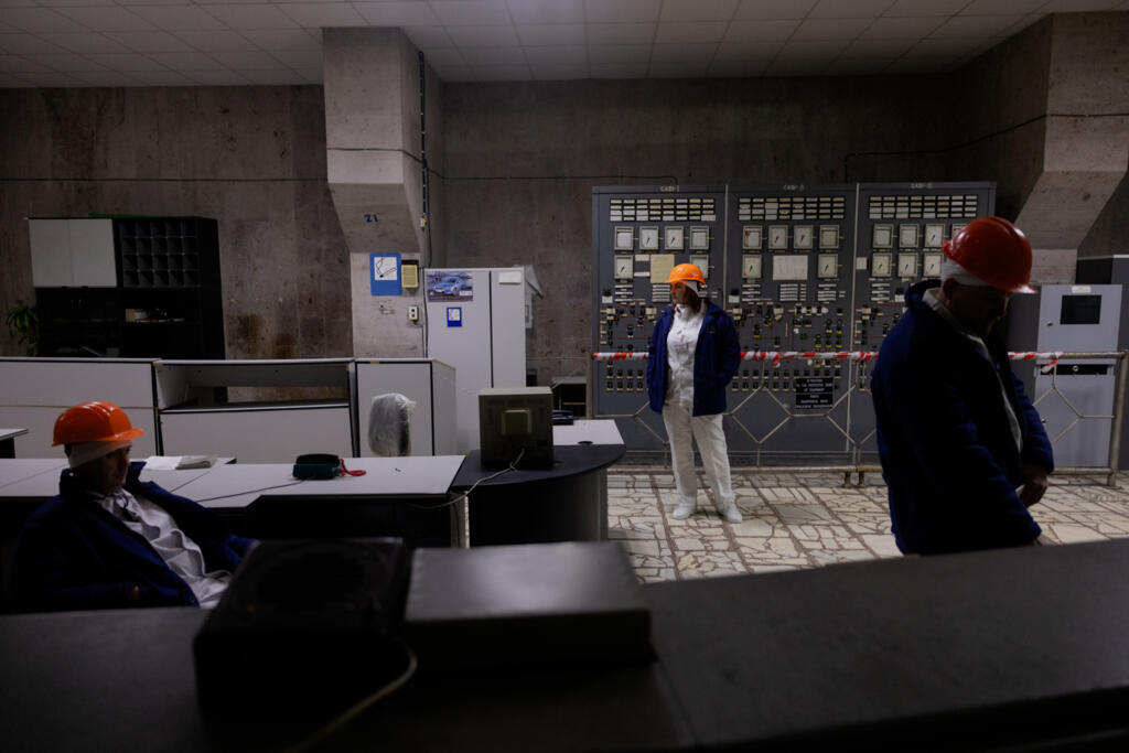 Ukraine retreats in east as Russian strikes kill three, hit energy