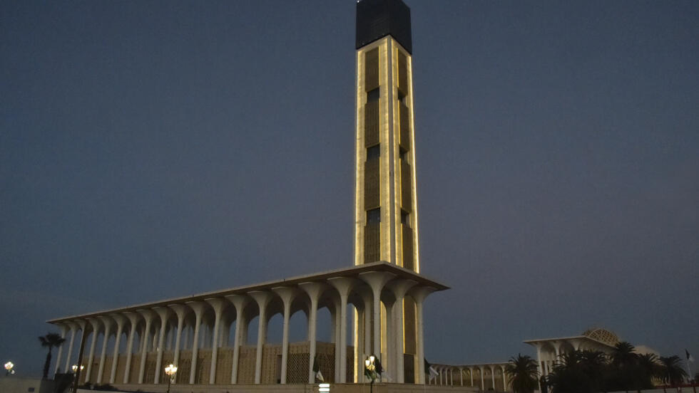 Algérie: première prière collective dans la grande mosquée d'Alger