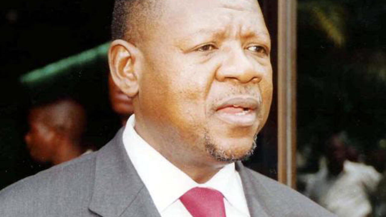 Lambert Mende, ministre des Médias et des Relations avec le Parlement ...