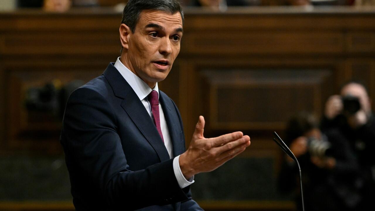 Sanchez set to get new term in divided Spain
