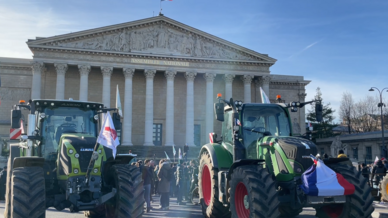 Angry farmers protest in Paris - RFI