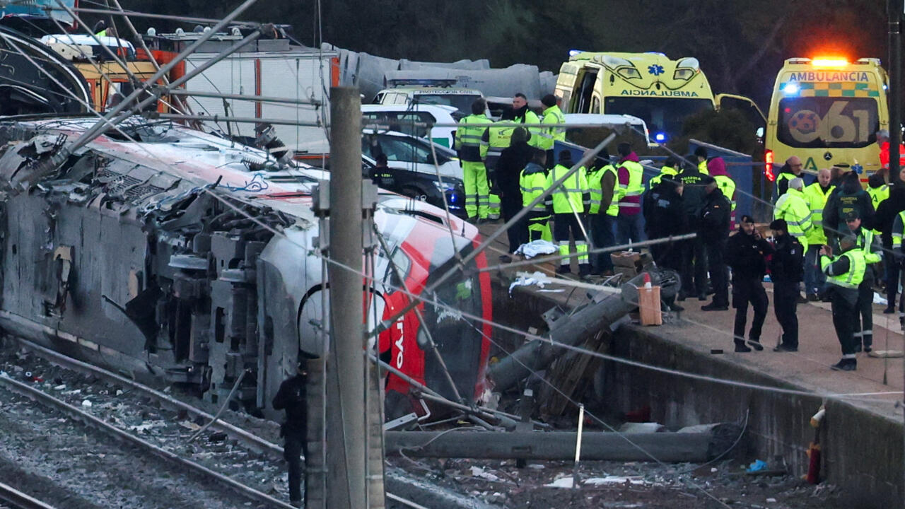 Spain suspends high-speed train services after deadly collision - RFI