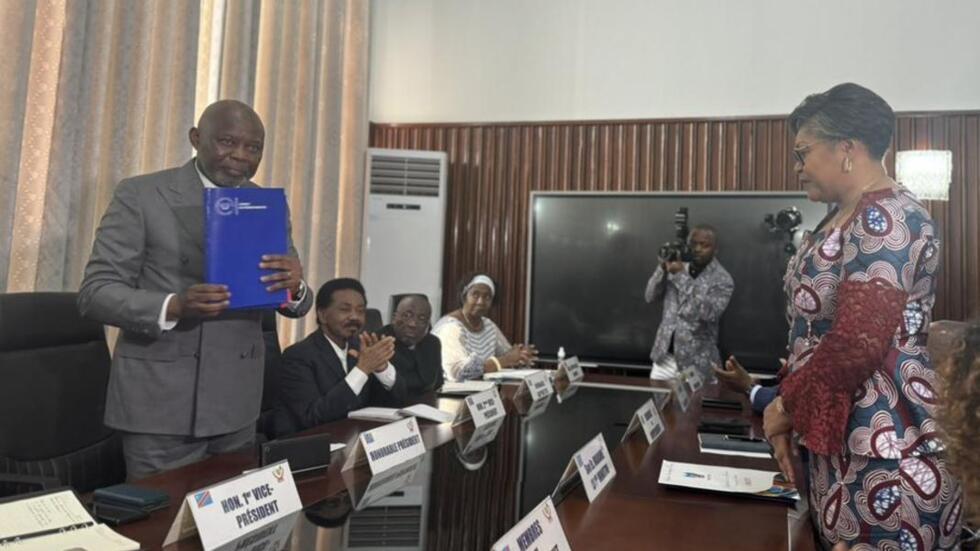 RDC: pour l'investiture du gouvernement, la Première ministre met l'accent sur l'emploi et la ...