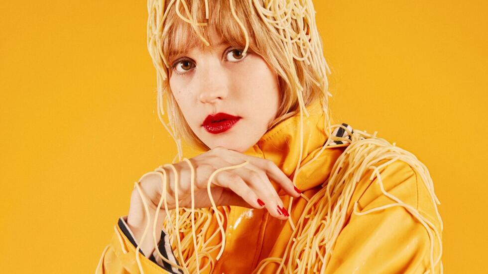 Angèle el fenómeno “Pop” franco-belga contra el machismo - Carrusel de ...