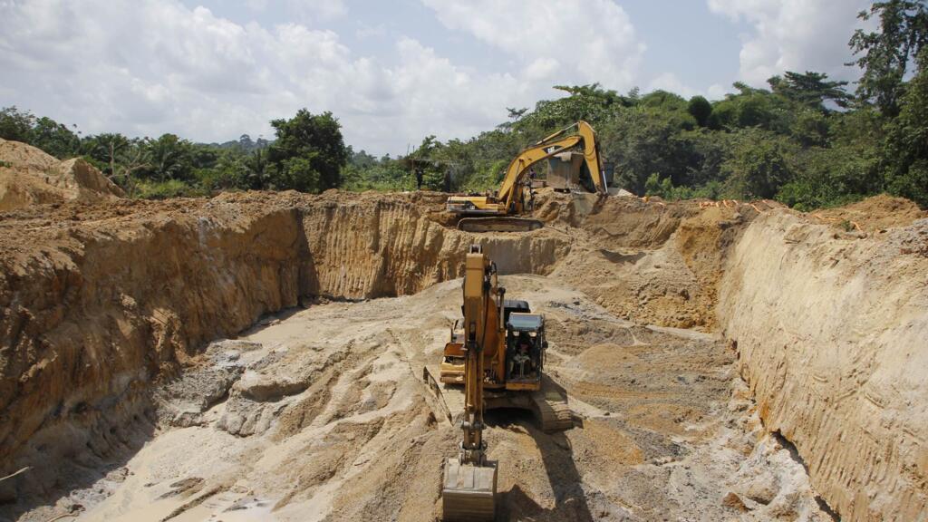 Ghana moves to rewrite mining laws for bigger share of gold revenues