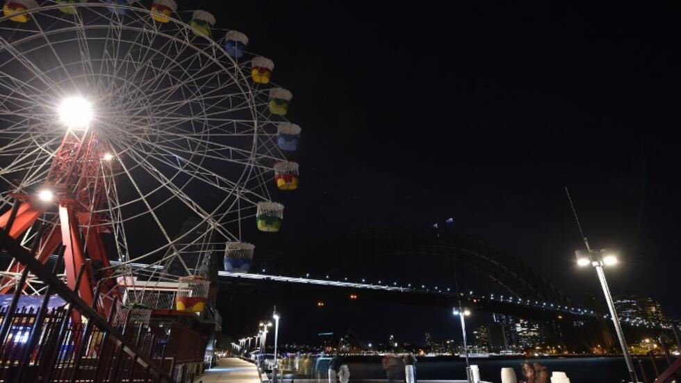 Landmarks go dark to mark Earth Hour