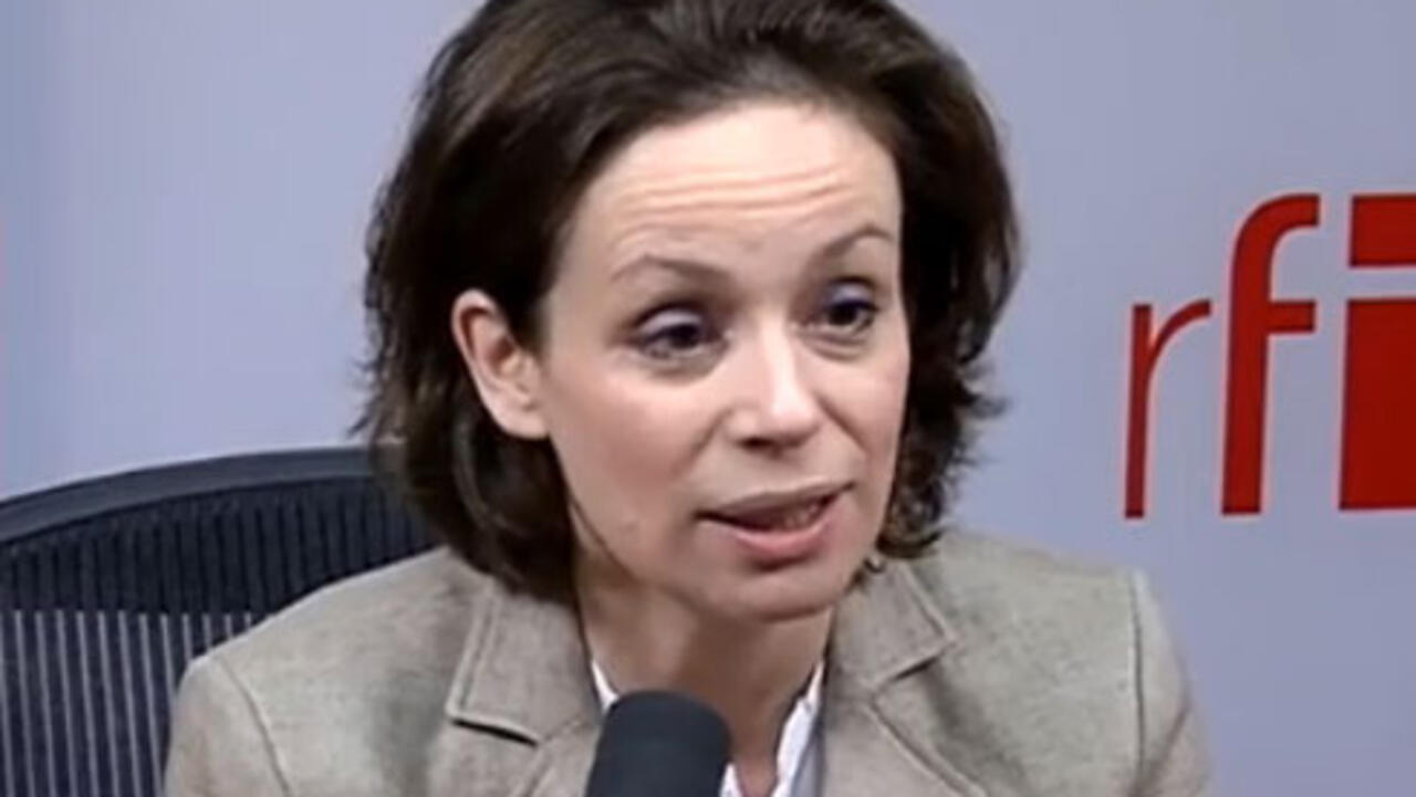 Isabelle Rivere, Journaliste spécialiste des grandes familles royales d ...