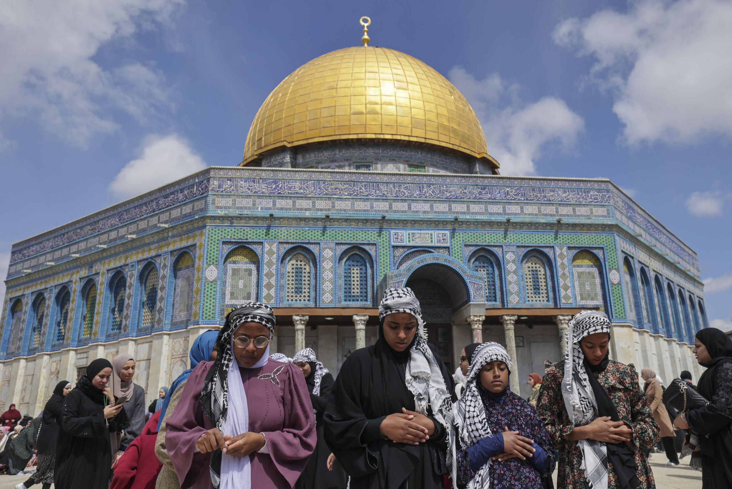 Family of Arab Israeli killed at Al-Aqsa dispute police claims