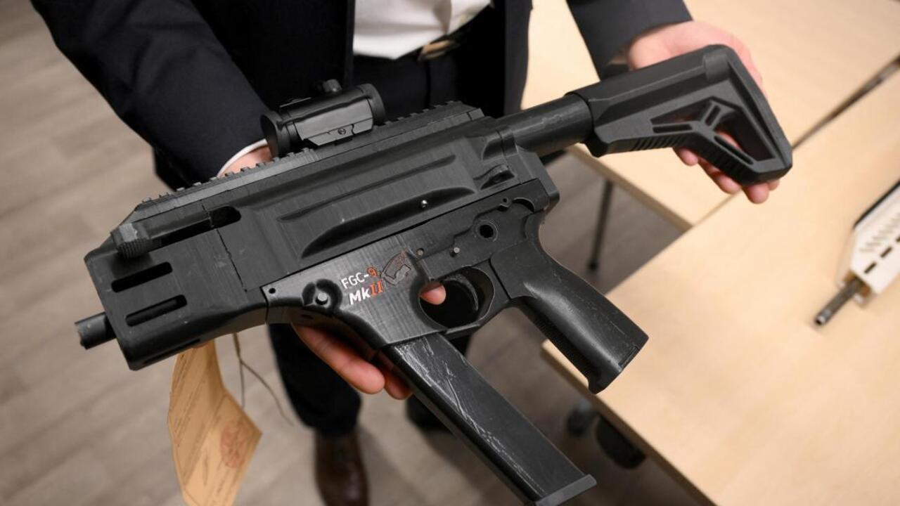 Police in Marseille bust network trafficking in 3D-printed weapons