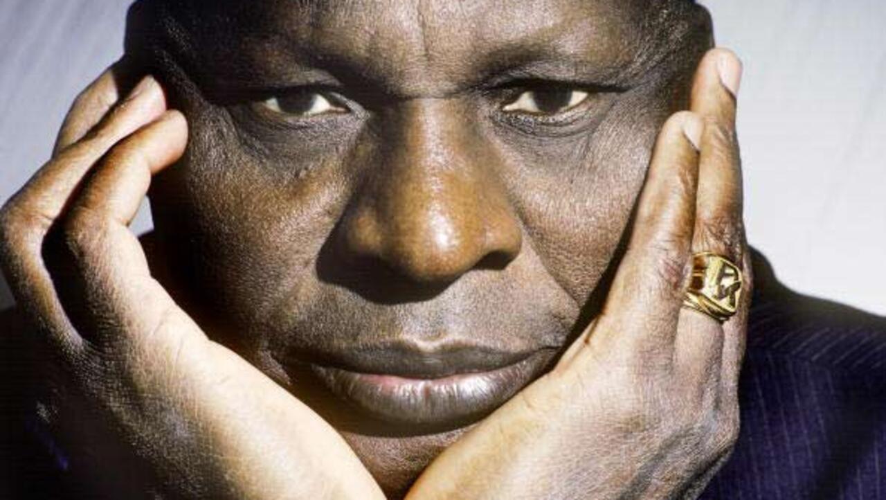 Ahmadou Kourouma: le «guerrier» de Boundiali - Les grandes voix de l ...