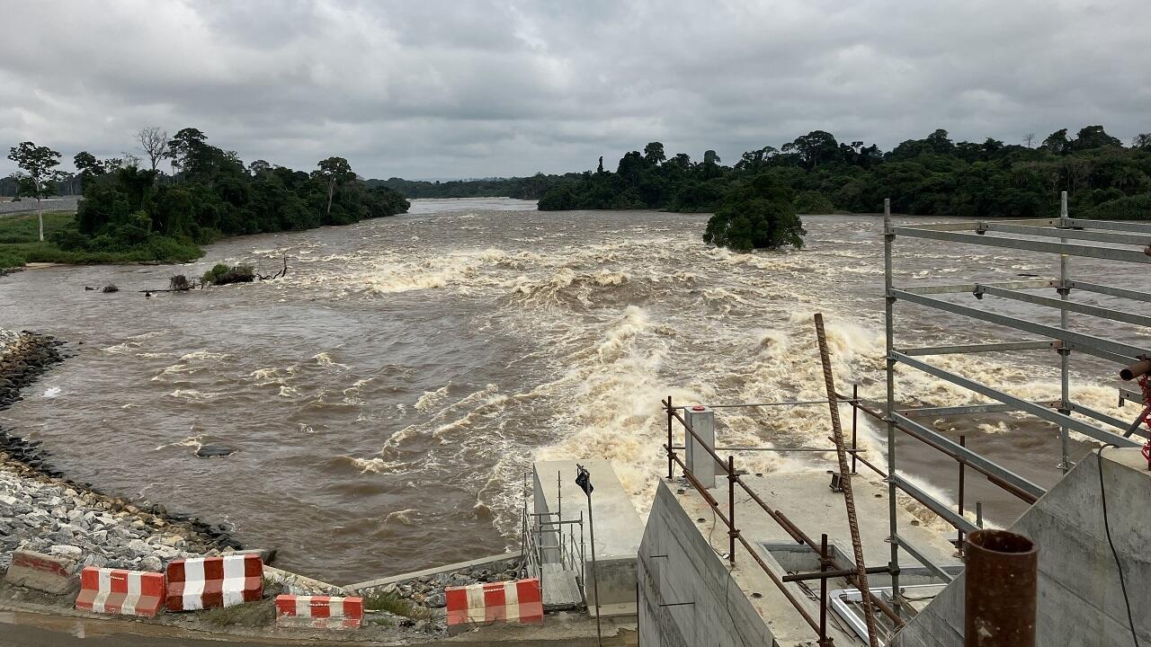 Cameroun: beaucoup de fierté lors de la mise en eau du barrage de la ...