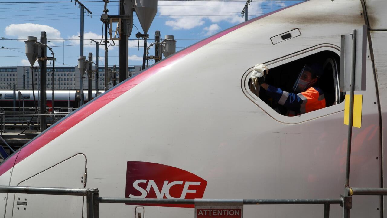 Thousands trapped on French trains overnight due to electrical problems