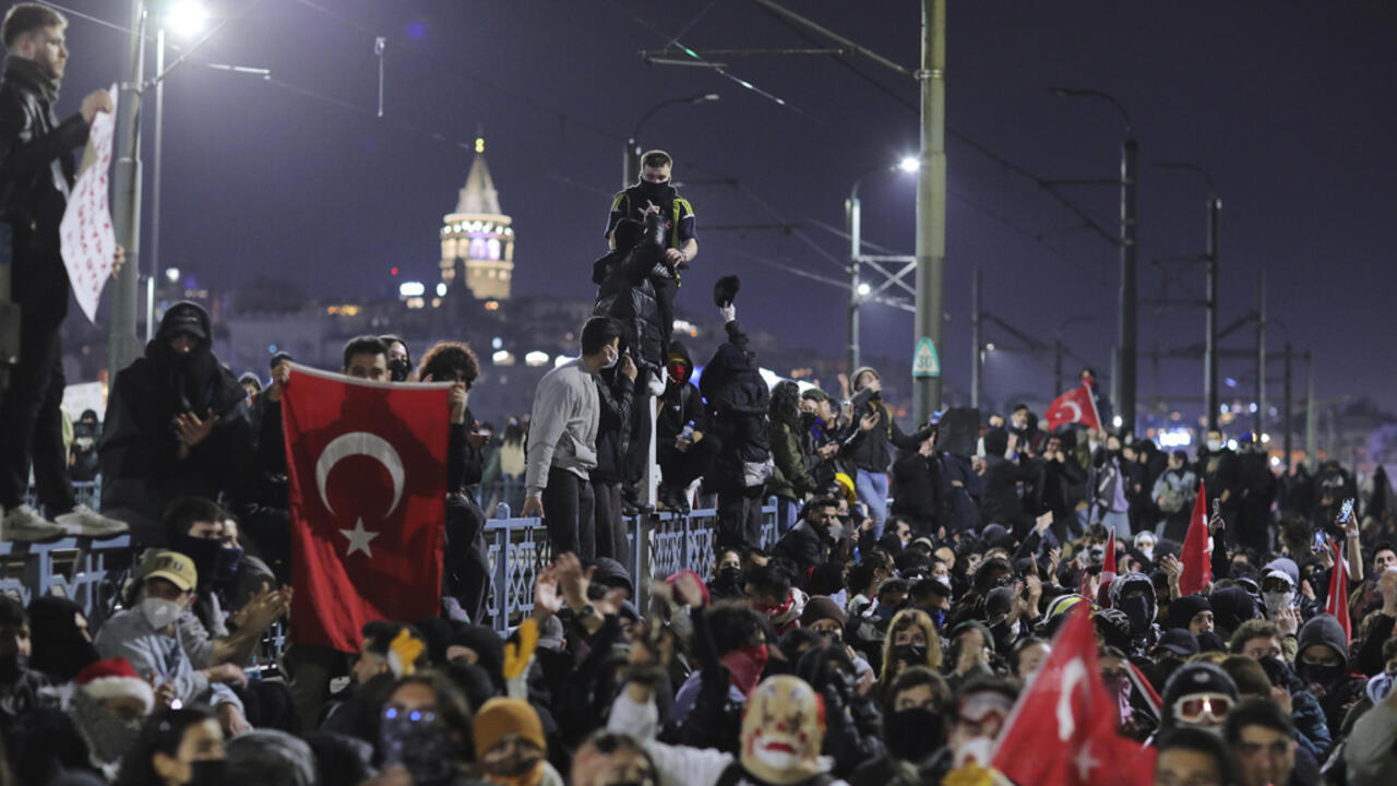 Turcia: Moneda națională continuă să se deprecieze