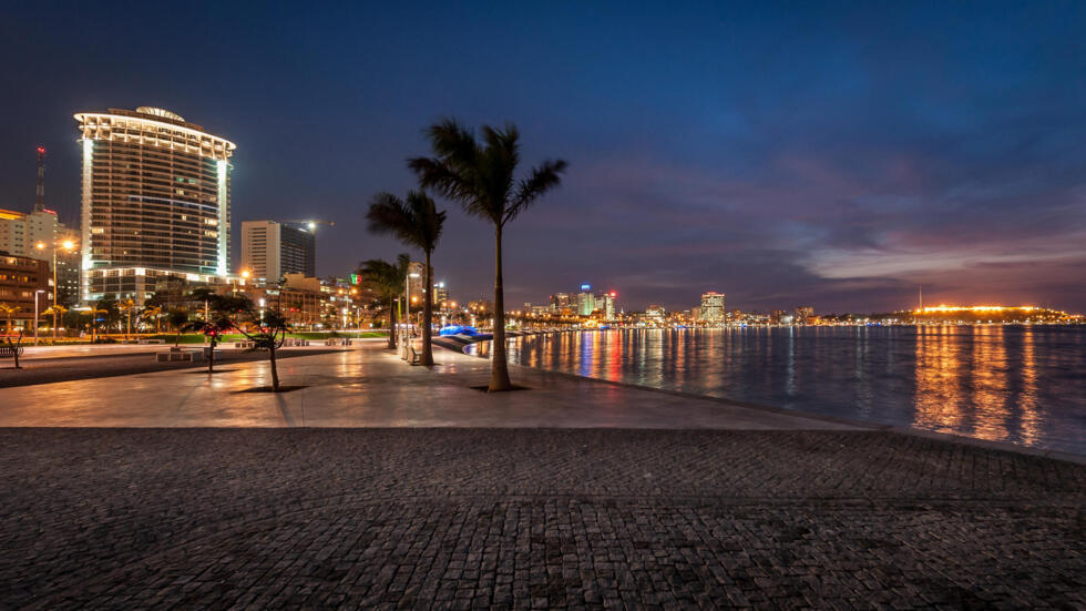 L'Angola a 40 ans: verrouillage politique et croissance économique