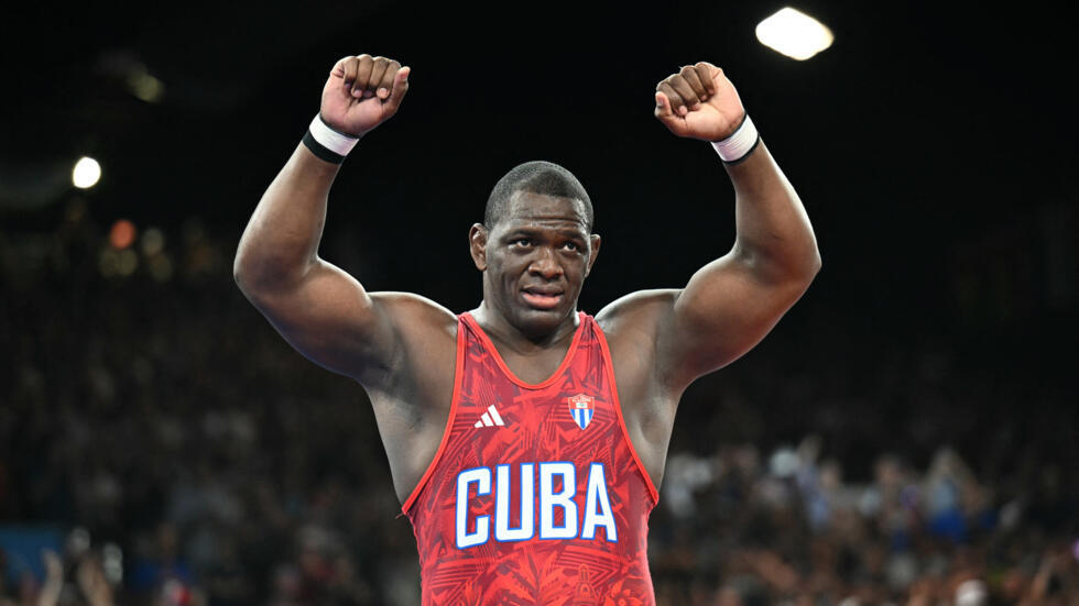 JO 2024: avec son 5e titre olympique, le lutteur cubain Mijaín López ...