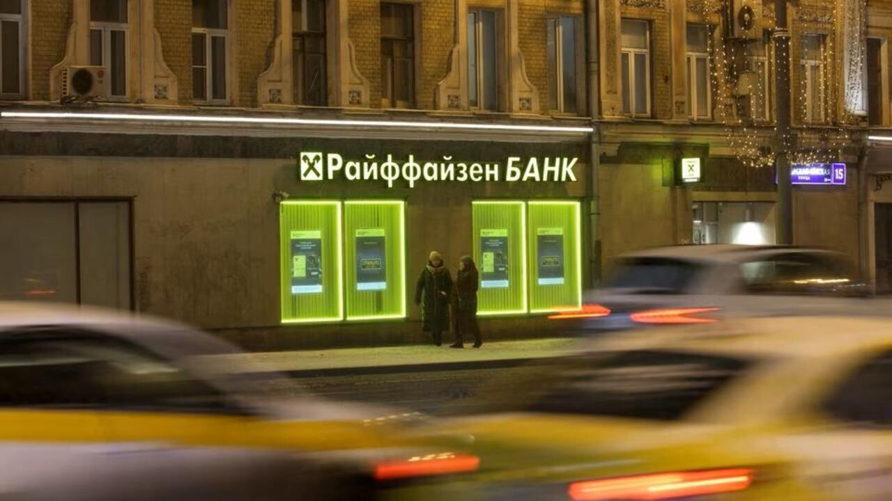 Occidentul „se roagă” de Raiffeisen și Unicredit să iasă din Rusia. Fără niciun rezultat ...