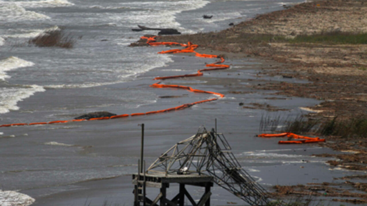 Os impactos da maré negra são destaque na imprensa