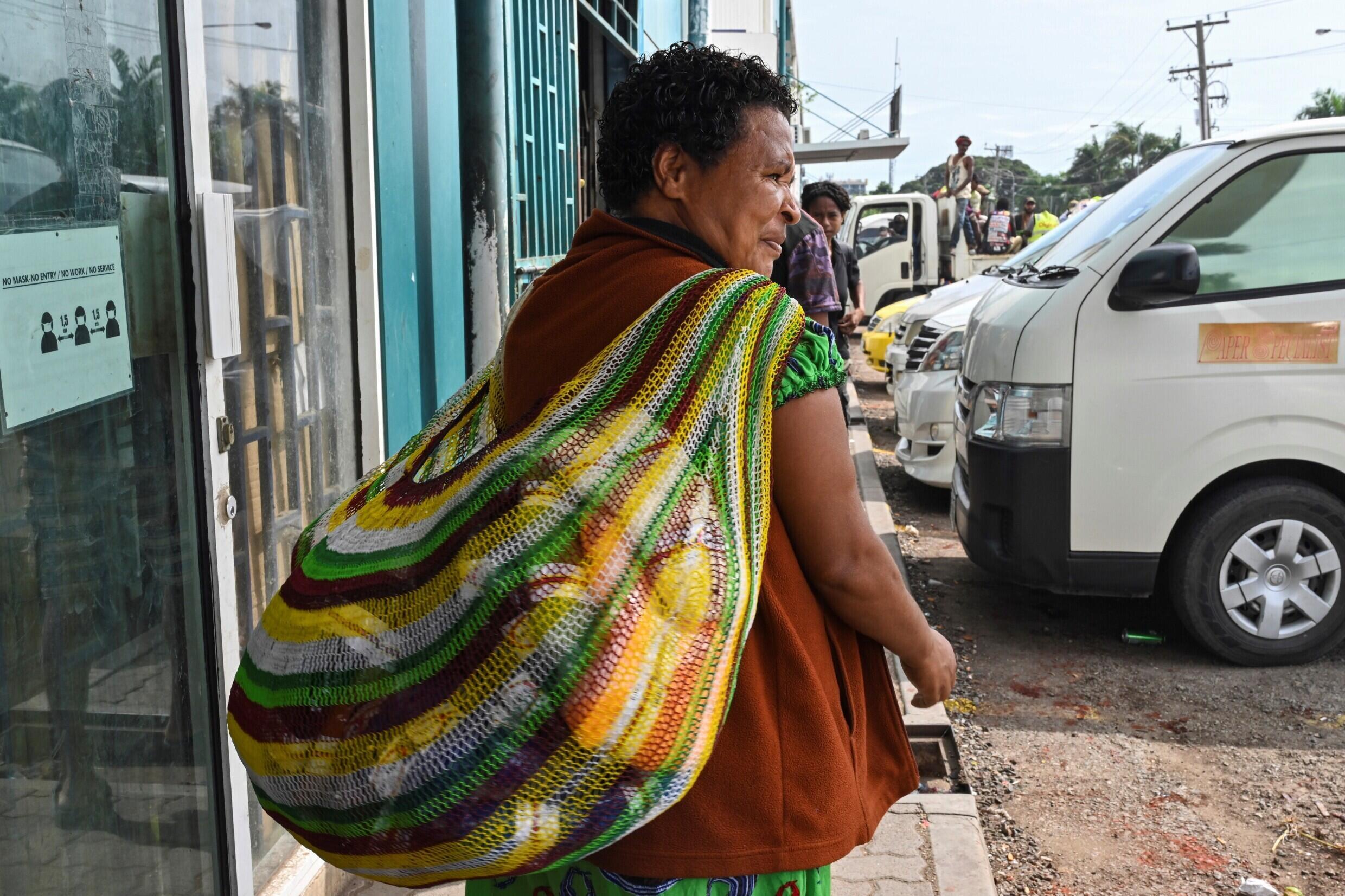 Papua New Guinea women weave their way to a living