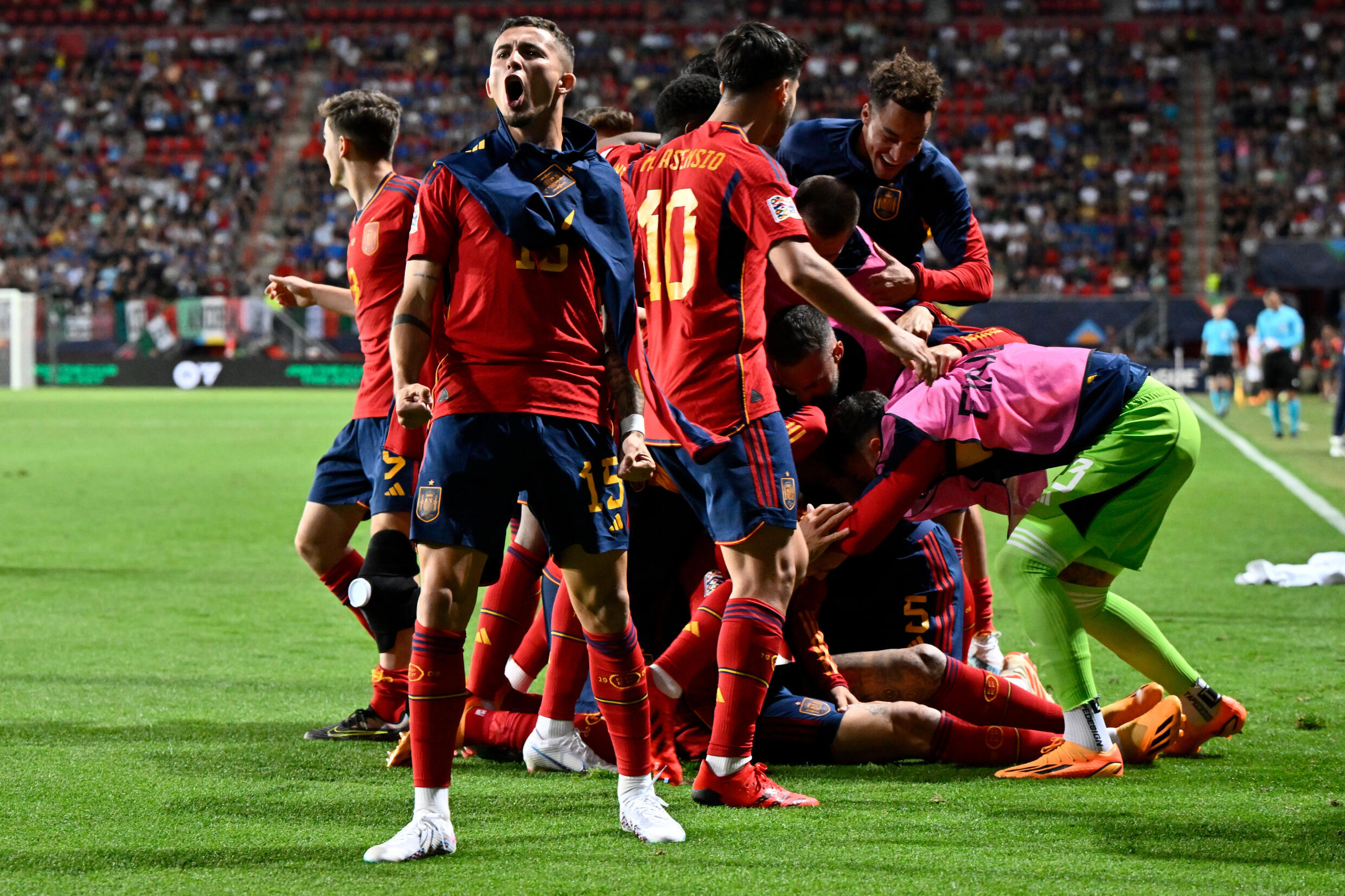 Joselu surprise early hero of De la Fuente's Spain reign