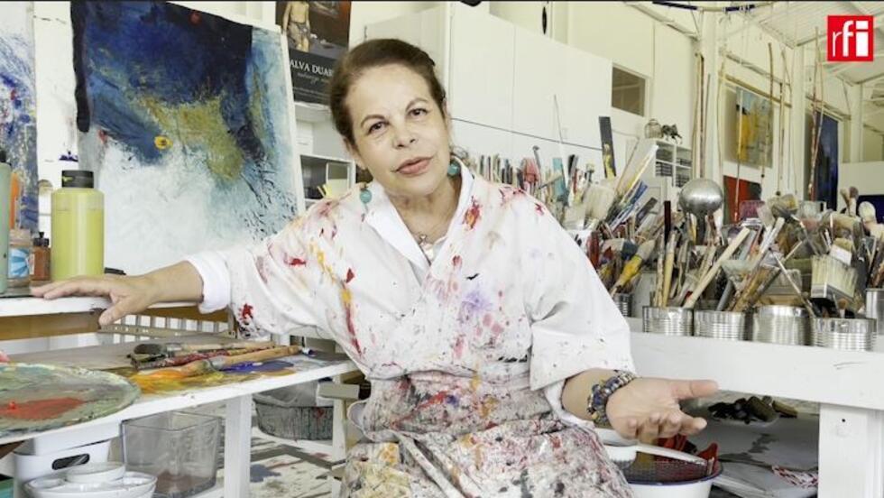 Pintora brasileira mostra ateliê em usina do século XIX, onde realiza ...