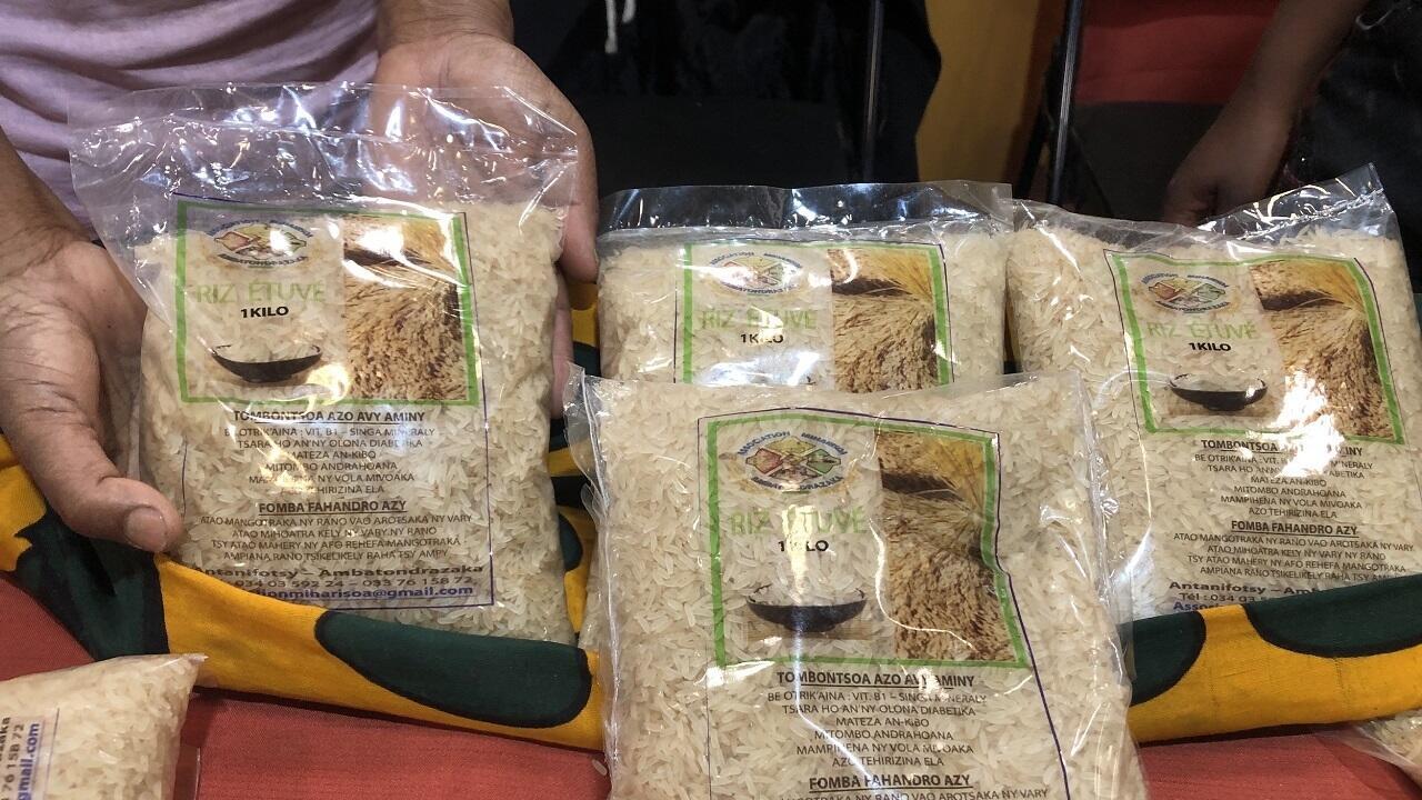 Madagascar: le riz étuvé, aubaine pour les consommateurs et les ...
