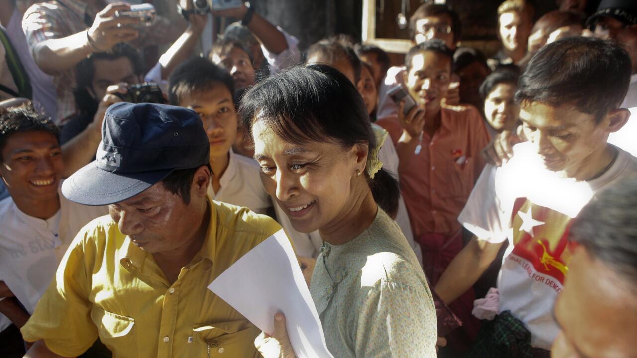 Trả tự do cho Aung San Suu Kyi, chính quyền quân sự không bị suy yếu