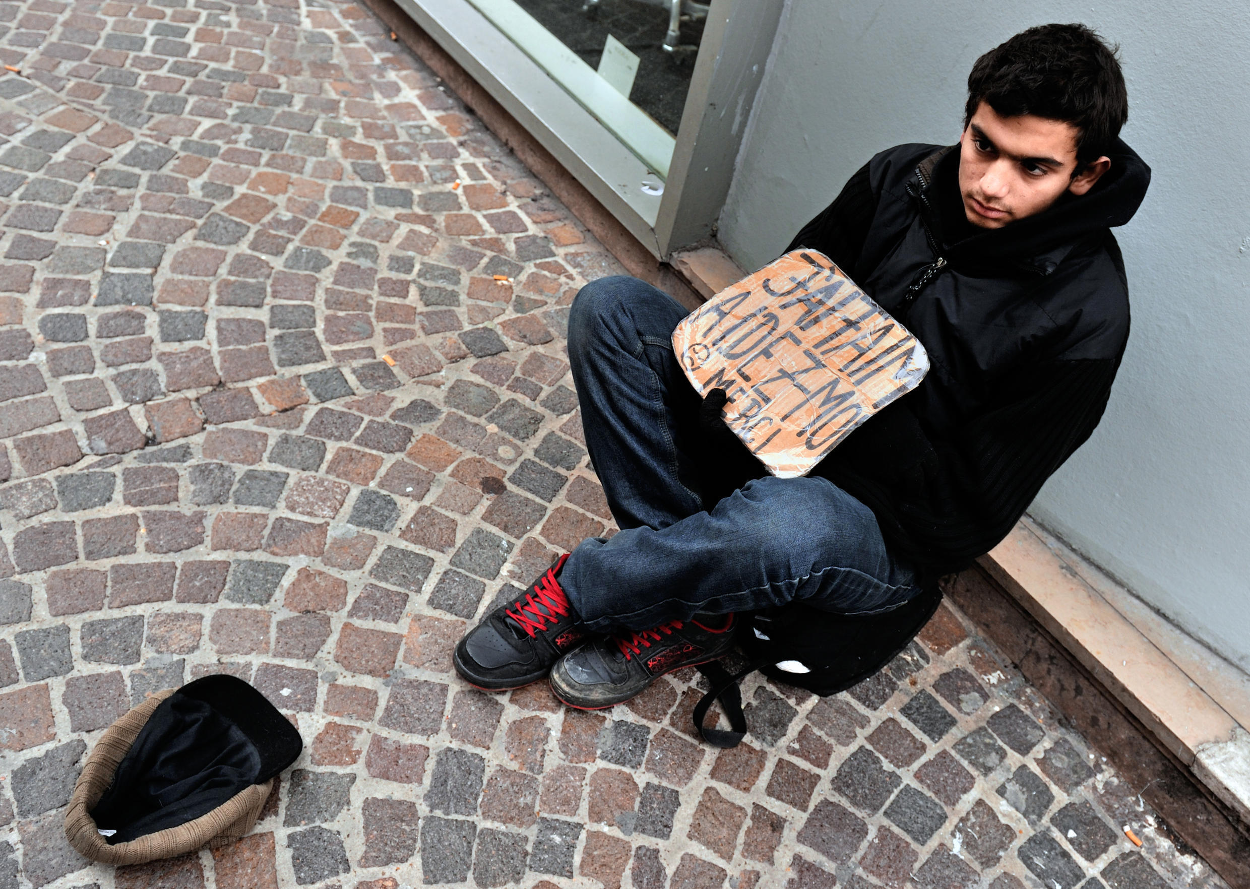 Young people at frontlines of France's worsening poverty crisis, says ...