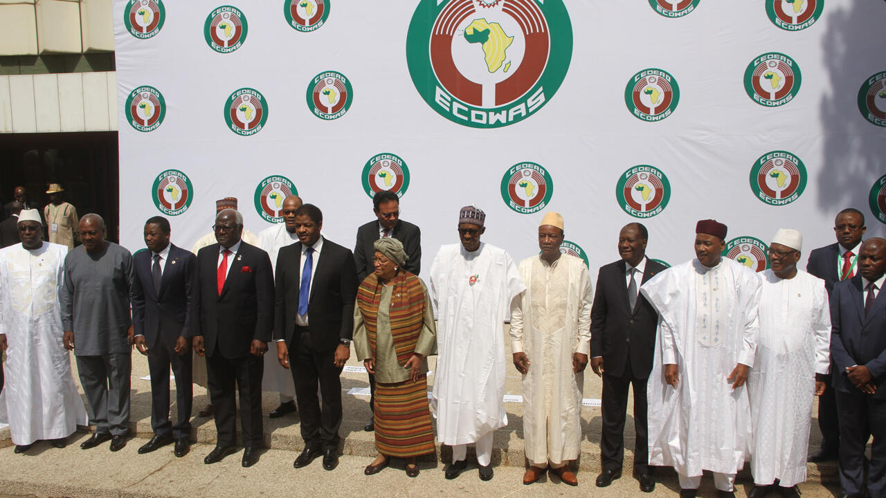 Farfesa Umar Pate kan rawar da ECOWAS ke takawa a rikicin Gambia ...