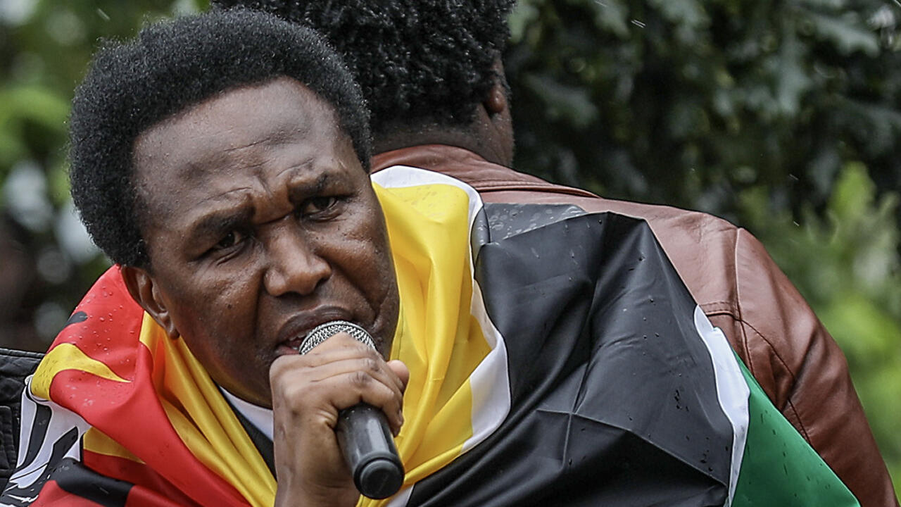 Apoiantes de Venâncio Mondelane reunidos junto à Procuradoria Geral da ...