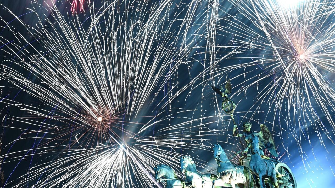 En Nochevieja, alemanes y sus perros se refugian del caos pirotécnico ...