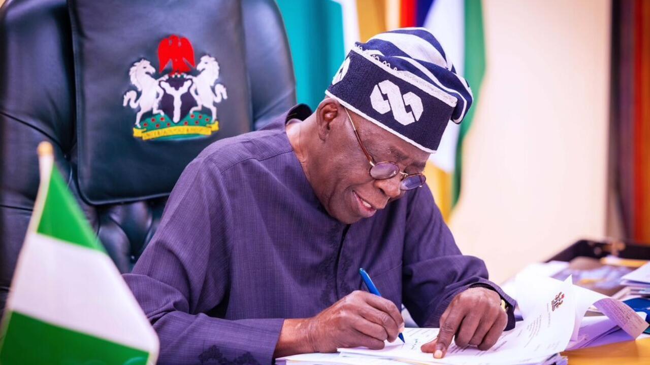 Tinubu zai sake ciyo bashi domin cike gibin kasafin shekarar 2024