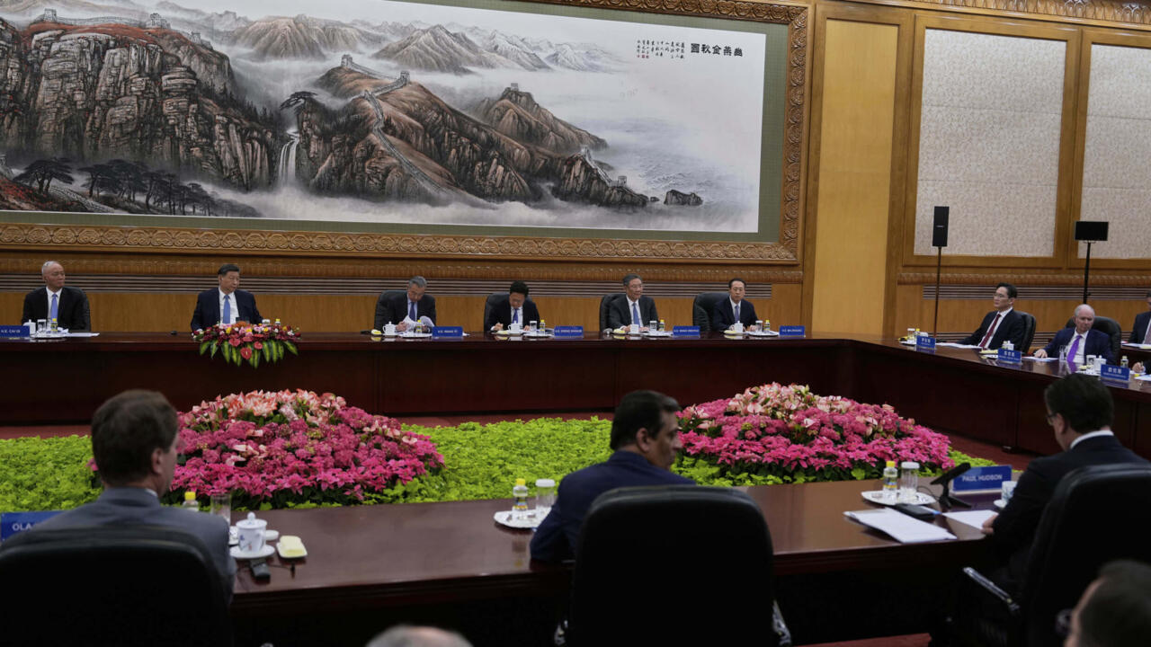 习近平与国际商界高管会晤 再向外资招手 - 要闻解说