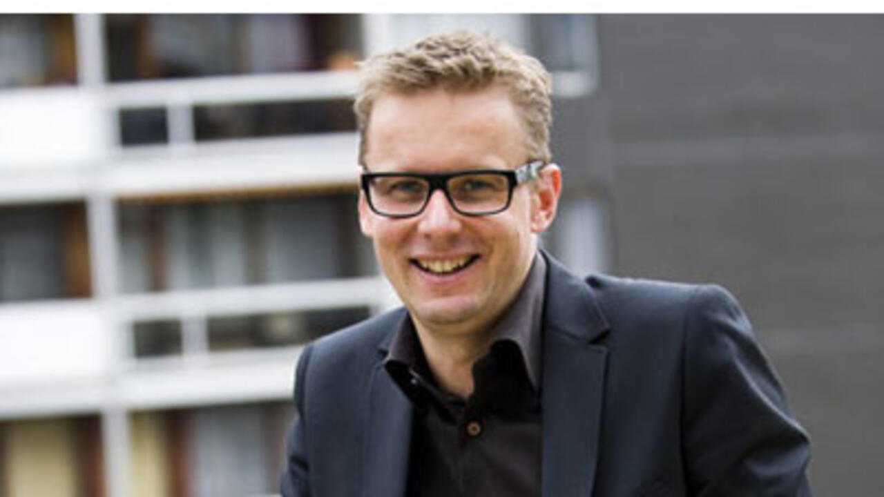 2. Luc Hermann - Sur le pont des arts