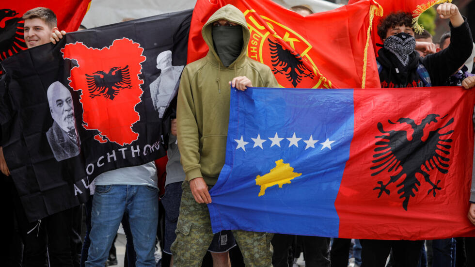 Kosovo: manifestation d'Albanais à Mitrovica, ville symbole des divisions communautaires
