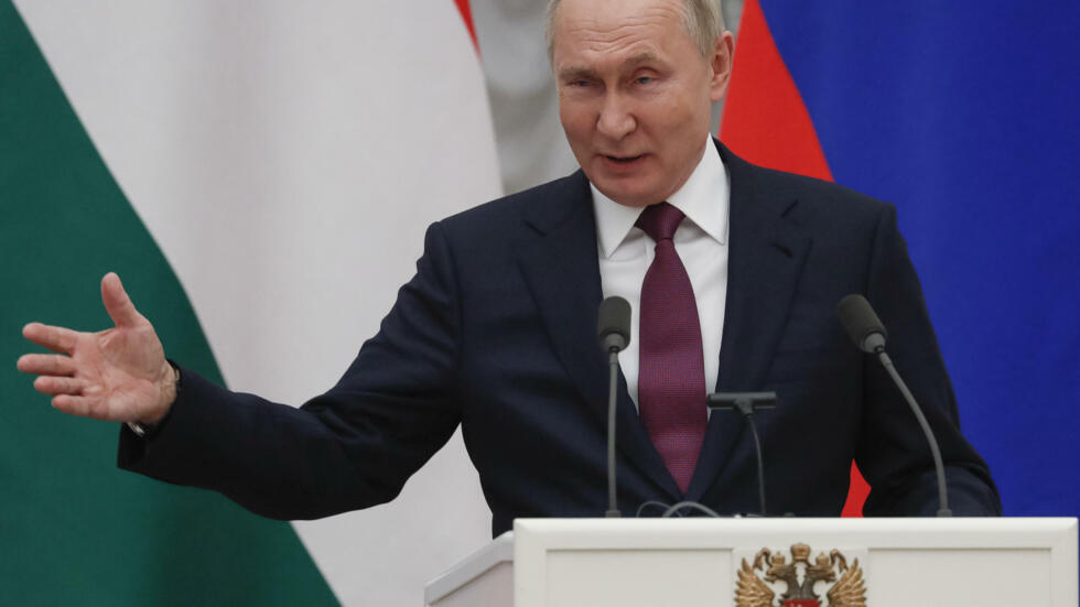 Tensions autour de l'Ukraine: Vladimir Poutine laisse la porte ouverte ...