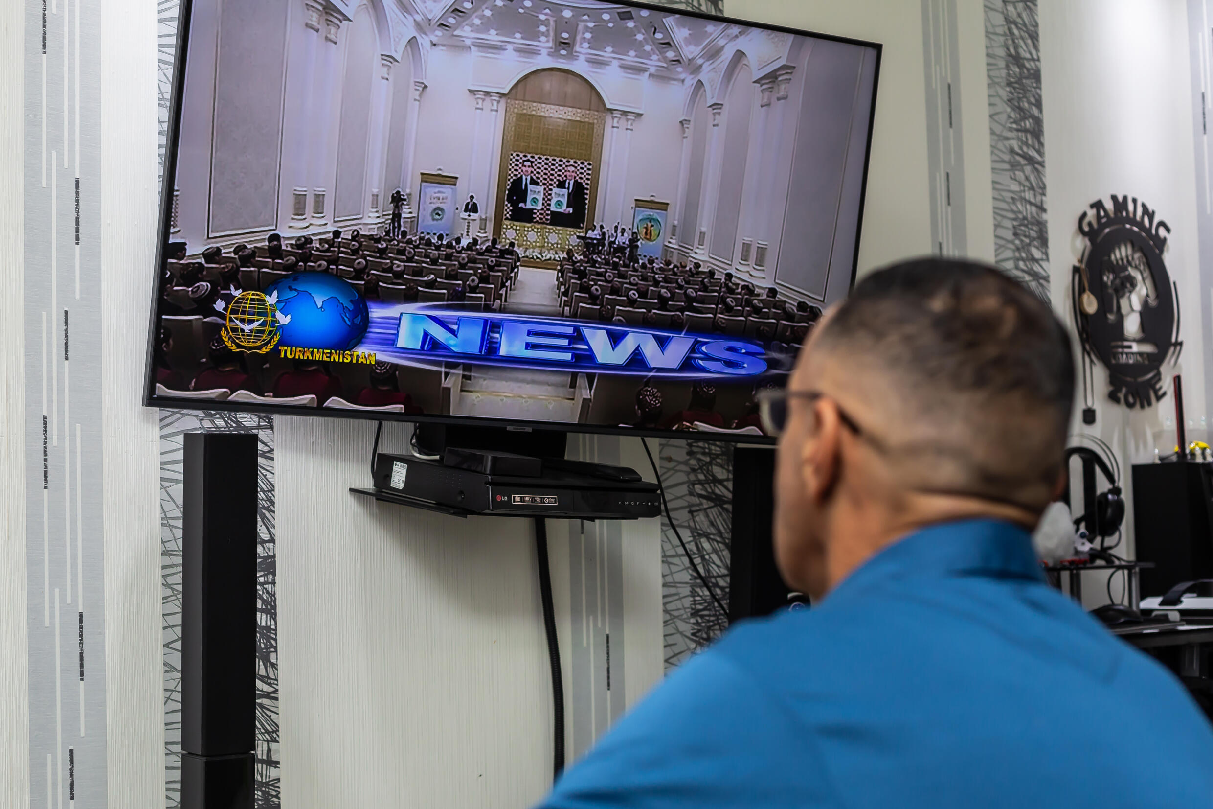 Turkmenistan faces 'parallel reality' media landscape