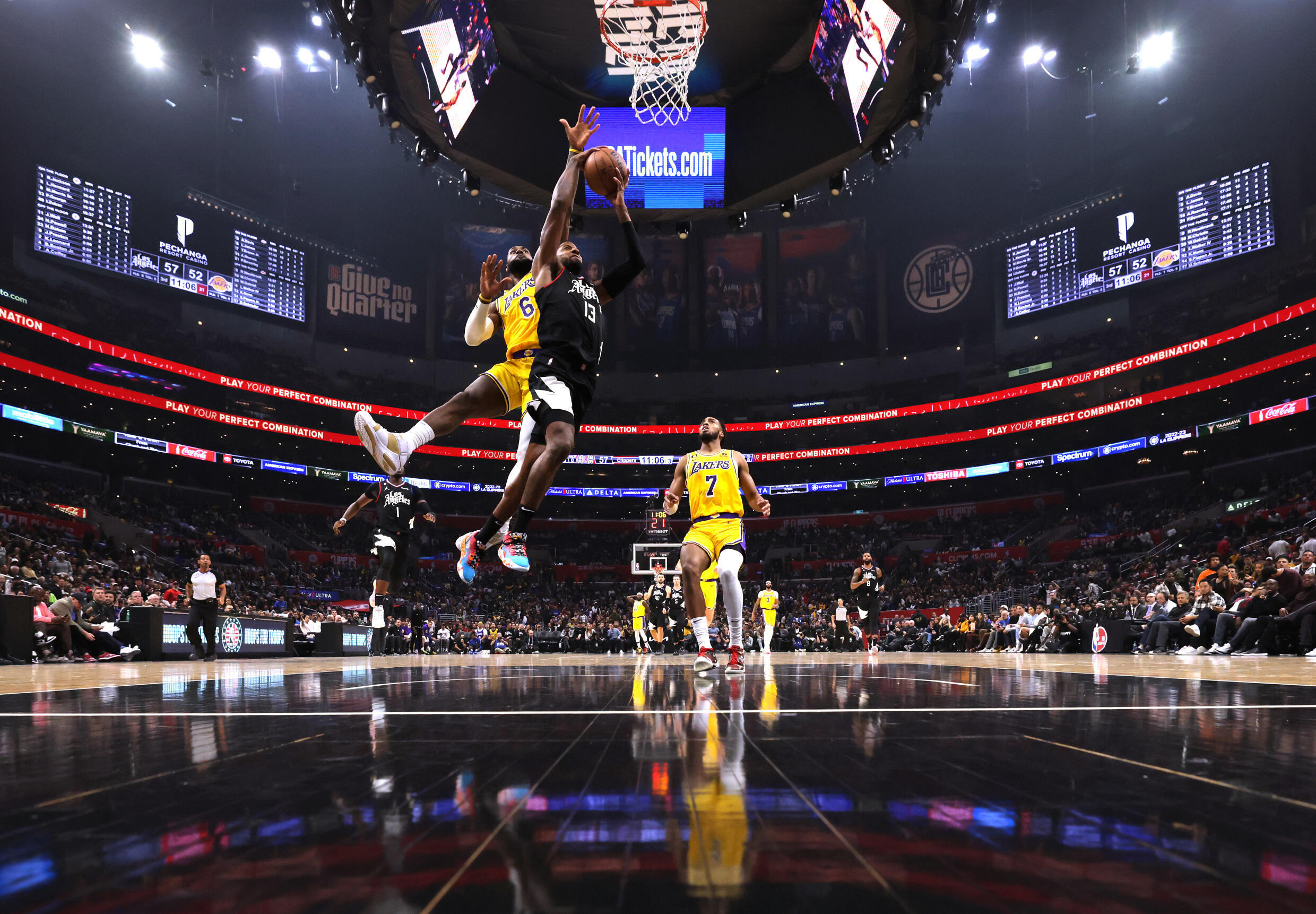 NBA - Les Lakers sombrent un peu plus face aux Clippers
