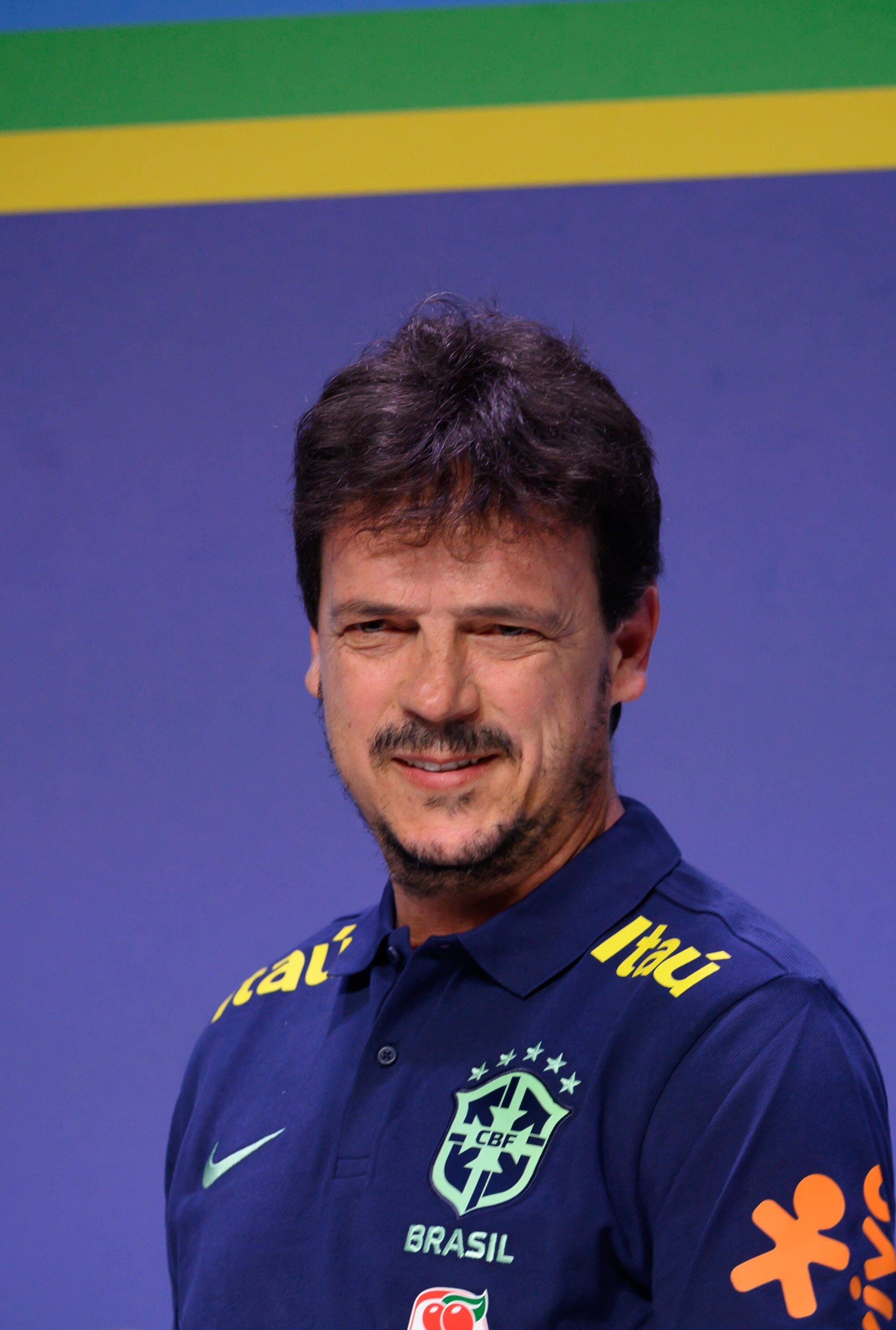 Diniz apunta a "reproducir" su estilo de juego en la 'Seleção'