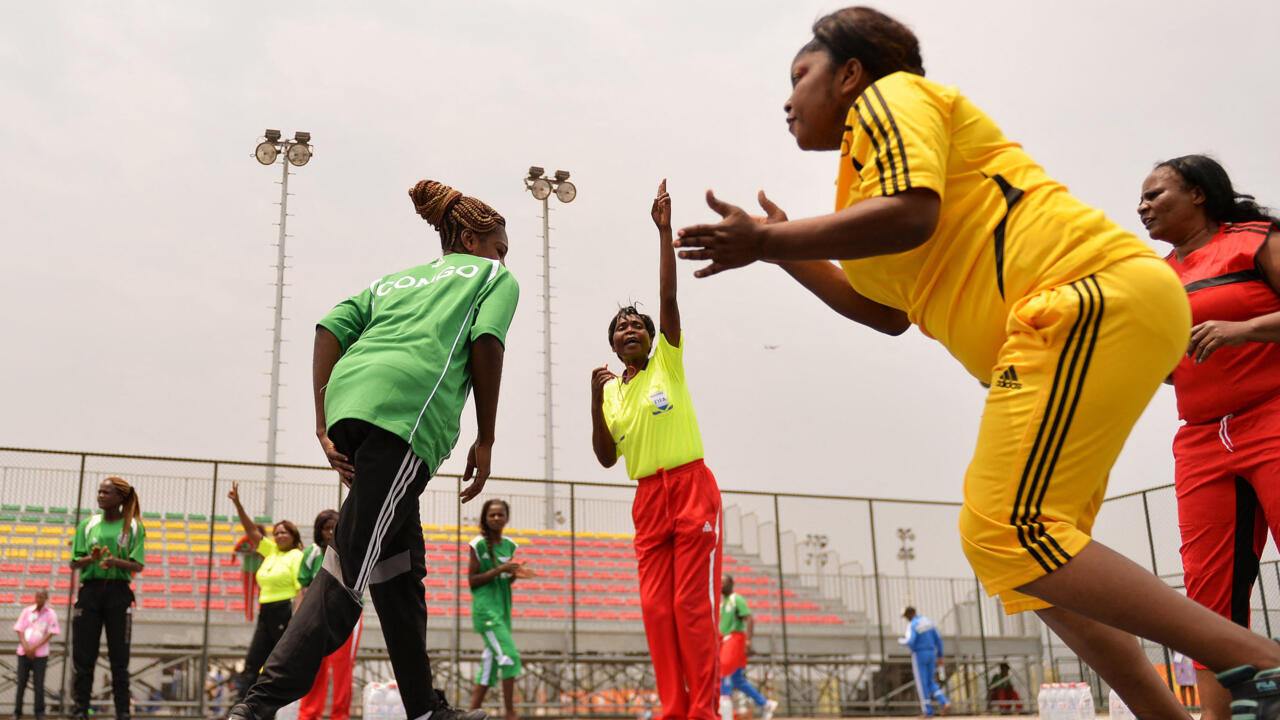 Sports traditionnels: au Congo-B, le nzango, de simple jeu à discipline ...